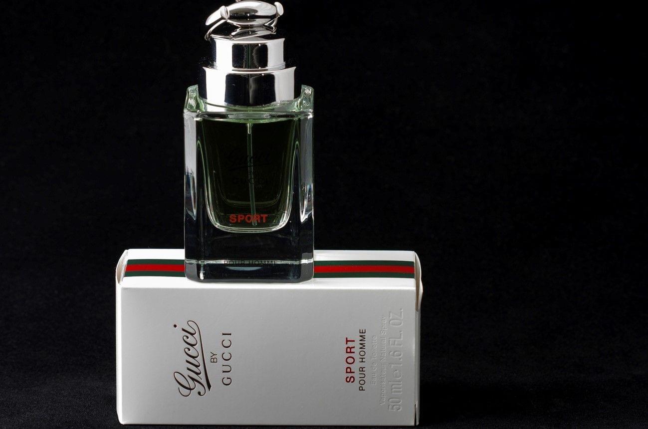 TOP 5 best men's perfumes that should be given to a boyfriend - Eazeax